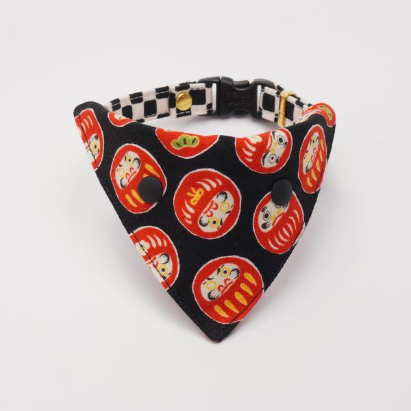 猫さんの首輪用のバンダナです。お正月にぴったりの、おめでたいだるまのバンダナです。だるまは何度倒れても起き上がるので、合格祈願などにもおすすめの縁起の良いモチーフです♪※１点１点、柄の出方が異なります。見本とまったく同じものはありません。※...