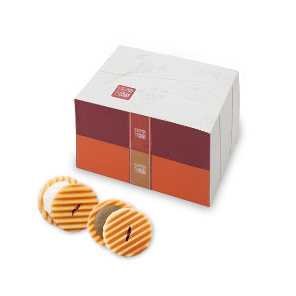 「シュガークリーム」と「有機ほうじ茶」とのセットです。【手提げ袋 有料化のお知らせ】鼓月では環境に配慮し、2020年9月より手提げ袋を有料化いたしました。ご入用の方はオプション欄より追加でお買い求めください。こちらの商品（一箱）の対応サイズ...