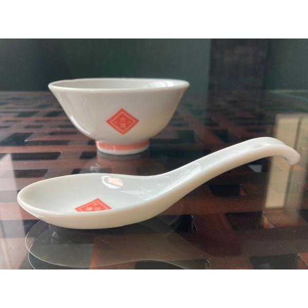 台湾のネオン街をイメージしたお皿のシリーズ。口当たりのいいレンゲです。H140mm電子レンジ、食洗器可