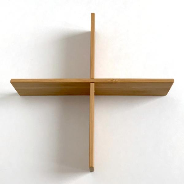 ■サイズ約W18×D18×H4cm／板厚5mm■カラーナチュラル■材質 / 仕上げ竹集成材/ウレタン塗装■内容仕切り板×１組■電子レンジ：×　食器洗浄機：×　食器乾燥器：×6.5寸 重箱用の中仕切り。二枚の仕切り板を溝にはめ込み、組み合わせ...