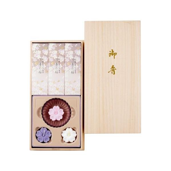 【発売日：2025年11月19日】やさしい桜の香りのお線香「淡墨の桜」と浮きローソクのセットです。付属のガラス容器に水を入れローソクを浮かべてから、火をつけてご使用ください。ガラスは19世紀より受け継がれた伝統の江戸硝子を採用。やわらかな紫...
