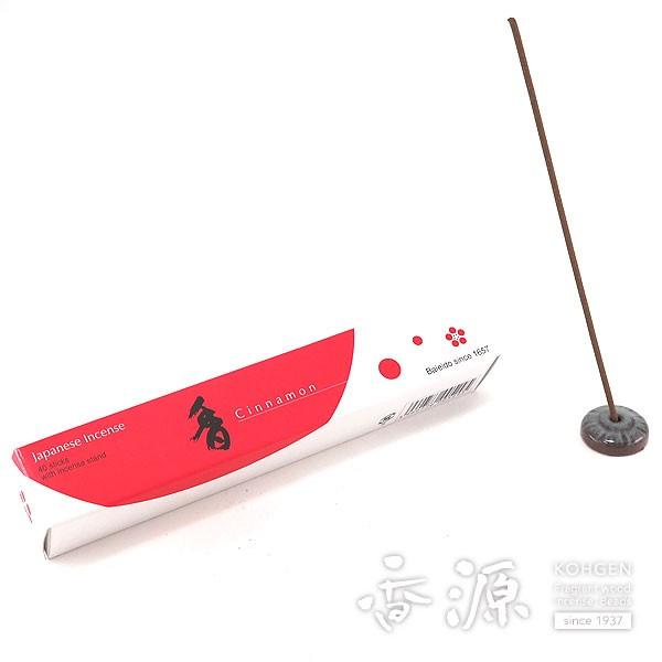 白檀・桂皮・丁子・龍脳などの天然香料などを使用し、伝統的な香りに仕上げられているお香です。