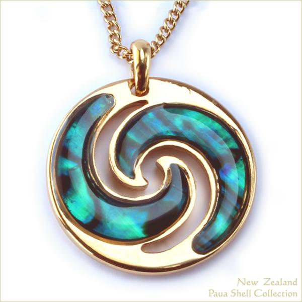 ☆美しくカラフル・天然素材・ニュージーランドのパウアシェルネックレス KORU☆海の宝石と言われるニュージーランドパウアシェルの美しい虹彩が大切に生かされたニュージーランドの「パウア貝/PAUA SHELL」で造られた「コル」モチーフのネッ...
