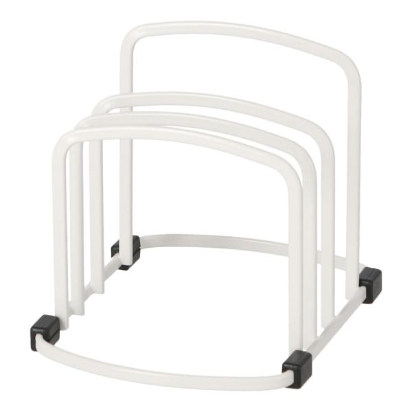 ◇◇ 【特長】 ●厚みの違うまな板も3枚同時に収納できます。 【仕様】 ●カラー：ホワイト ●サイズ（約）：幅11.5×奥行15×高さ12（cm） ●材質 本体：スチール（粉体塗装） 滑り止め：合成ゴム ●MADE IN CHINA ご使用...