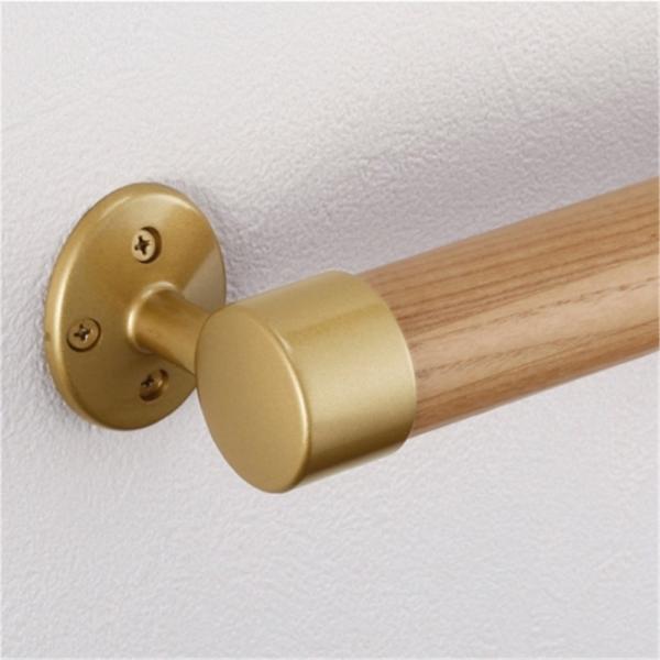 ◇◇ 【サイズ】Ｗ５５×Ｄ４５×Ｈ７２ 【特長】 エンドブラケットのベーシックタイプ。縦横兼用。 【仕様】 ●＋皿タッピンねじ3．5×40　3本、＋丸皿タッピンねじ3．5×20　1本 ●付属品：− ●サイズ：W55×D45×H72 ●内寸サ...