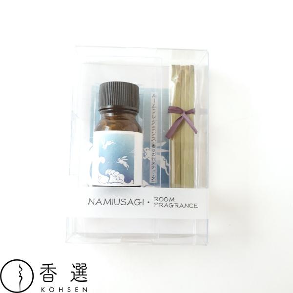 四季折々の和のモチーフを香りと版画で表現しました。海をイメージした爽やかな香り。マリンベース・ラベンダー等を調合しました。ミニサイズのディフューザーなのでお部屋の様々な場所でお使いいただけます。■商品詳細メーカー：香彩堂香り系統：マリン系パ...