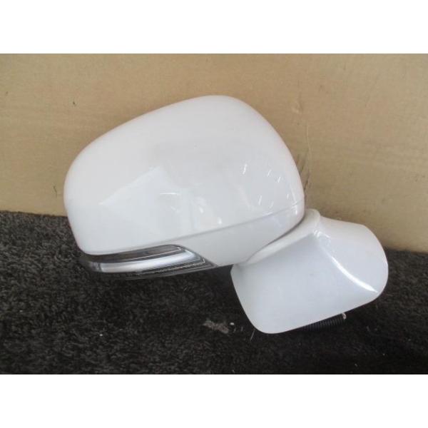 **** 商品説明を必ずご確認ください ****部品管理番号：000053099E13500部品名：右サイドミラー部品区分：リサイクル品部品情報：DR/M, F/AT, TN/L, WIDE/M車名：クラウン車両タイプ名：4ドアセダン通称型...
