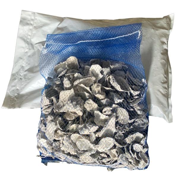 池のpHは大丈夫ですか？鯉が最も好む弱アルカリ性の水にしてください。錦鯉の池には弱アルカリ性でpH（ペーハー）が7.0〜7.4が適切です。カキガラは飼育水に必要なミネラル分を豊富に含んでいます。池水のpHが低い時、カキガラ成分の溶解により適...