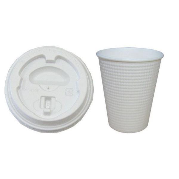 エンボス加工した紙製スリーブを装着することで、エアー層を形成すべりにくく断熱性に優れた紙コップです飲み口が閉まっているので、テイクアウトに最適です飲み口をひっぱり開けるタイプですコーヒーなどのホットドリンクに使用されておりますサイズ：口径7...