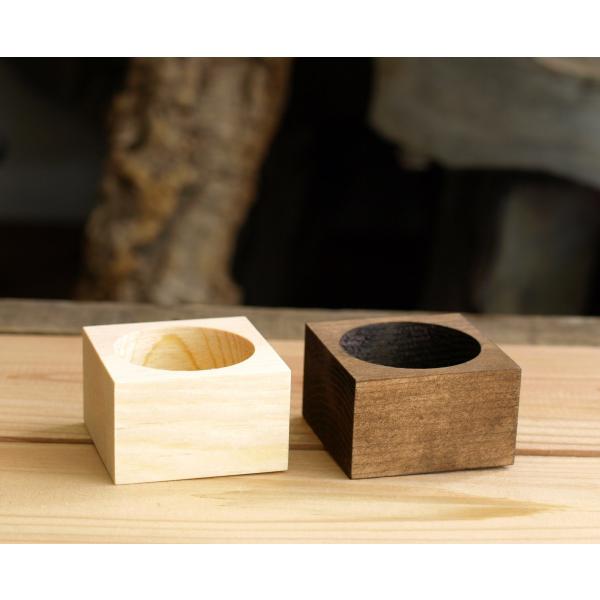 小さなコケの森試験管タイプに合わせてデザインしたオリジナル木製試験管立て。山梨県北杜市の木工作家、我楽舎さんに依頼し、作製した手作りの品物です。特注で設計してありますので、小さなコケの森の試験管容器にピッタリ！植込み面と合わせてあるので、美...