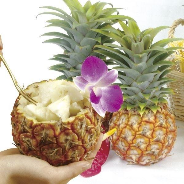 ●商品情報：やわらかい乳白色の果肉から桃のような甘い香りが漂うパイナップル! 酸味が少なくとっても甘い。果重600〜900ｇ。果実の生産量が少ない稀少な品種です。【パイナップル】パイナップル科の多年草で、学名をAnanas(アナナス)といい...