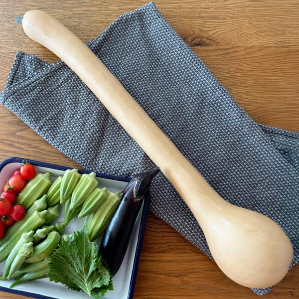 ●商品情報：イタリア原産の超ロングカボチャ。早どりすればズッキーニとしても使え、完熟果はナッツ風味で美味。煮崩れしにくいので炒めたりスープにしたりと様々な料理に大活躍!!●お届け状態：種子●備考：播種や植え付け後の栽培条件、天候等によりその...