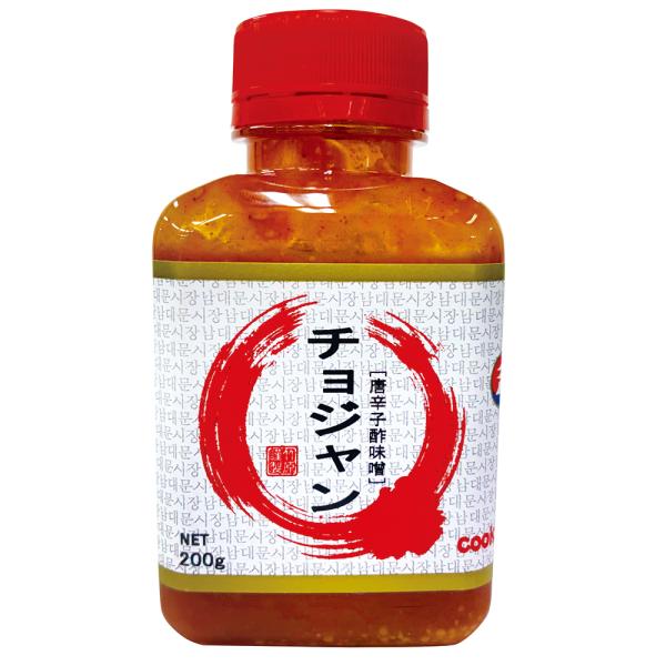 ●商品情報：辛味・酸味・甘味のバランス抜群の韓国式酢味噌。こんにゃくの刺身や蒸し鶏などに絡めて食べると絶品！●内容量：1個200g入り●加工地：日本●賞味期間：3か月（常温）●特定原材料：小麦●配送温度：常温便●備考：●送料グループ【37S...