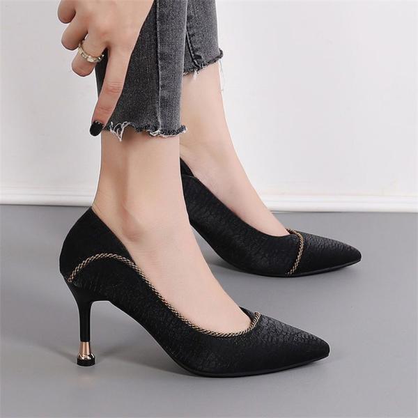 ☆NEW ARRIVAL・レディースシューズ♪◆サイズ　22.5/23/23.5/24/24.5/25　ヒール：5-7cm◆カラー　ブラック◆素材　PU、ポリ、その他※お品物の色合いは撮影環境、PCパソコンの環境により、若干異なる場合がござ...