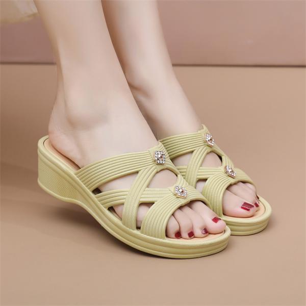 ☆新品・NEW ARRIVAL♪◆サイズ　22.5/23/23.5/24/24.5　ヒール:4cm◆素材　PVC、その他※お品物の色合いは撮影環境、PCパソコンの環境により、若干異なる場合がございます。※商品製造上、細かな傷、汚れが発生する...
