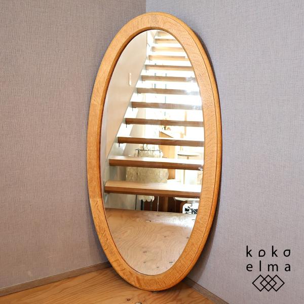 北欧デンマークより入荷したヴィンテージ オーク材フレームのウォールミラーです。シンプルなデザインとコンパクトなサイズは玄関や店舗などにもおススメの壁掛け鏡です♪人気の北欧家具