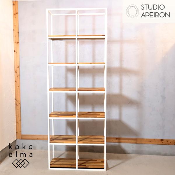 イタリアのインテリアデザイン企画会社-STUDIO APEIRON(スタジオ・アペイロン)よりオープンシェルフです。ホワイトのシャープなフレームに天然木を組み合わせたお洒落なブックシェルフ♪