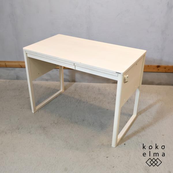 okamura(オカムラ)の学習机です。ホワイトカラーのシンプルなデザインのパーソナルデスクは、在宅ワークや学習机、作業台など様々な用途で活躍してくれます。ナチュラルな質感が魅力的♪