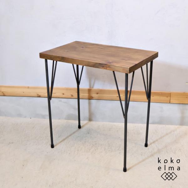 杉無垢材とアイアンを使用したインダストリアルなデスクです。天然木と無機質な金属の組み合わせはヴィンテージテイストや店舗などのアクセントに。サイドテーブルやカフェテーブル、飾り棚としても♪