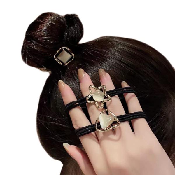 -/-/GFF0011・PatternName:シンプル風 3点セット・素材構成: プラスチック・ゴム・そのほか・お洒落なプラスチック素材のヘアゴムです小さなサイズなので、持ち運び便利です。バッグの中に入れて置いてもジャマにならず常備してお...