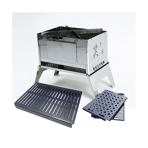 3点セット。本体は折りたたむと厚み20mmになる超うす型A4サイズの焚火グリル。ロストルが広くアウトドア料理も楽しめます。・焼き料理に最適な2.3mm厚の黒皮鉄板プレートと、頑丈なロストルをセットにしました。・グリルプレート、ロストルは黒皮...