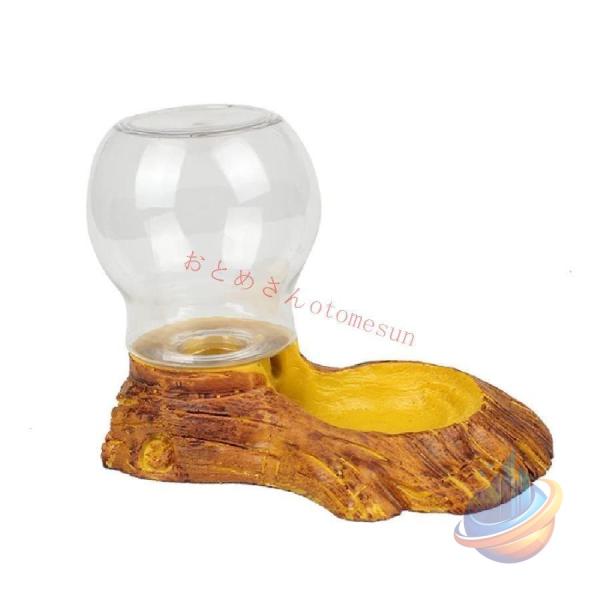 【商品サイズ】サイズ：14.3cm×10cm×11.5cm、水筒容量：200ML、素材：樹脂+PET【安全素材】樹脂製で、安全でお手入れが簡単で、変形することなく長期間使用できます。多機能の爬虫類自動給水器と給餌器により、給餌と給水がより便...