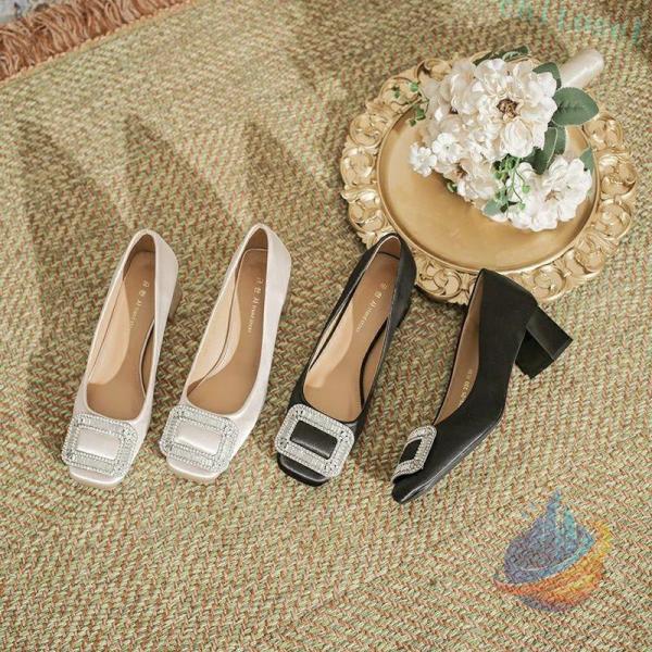 商品説明   【100% 新品】    完全未使用の新品で、最高の品質をお届けいたします。;   【高品質素材】    ソールは耐久性があり持ち運びやすいゴム製 アッパーは軽量なサテン製 裏地は通気性のあるマイクロファイバー製です。   【...