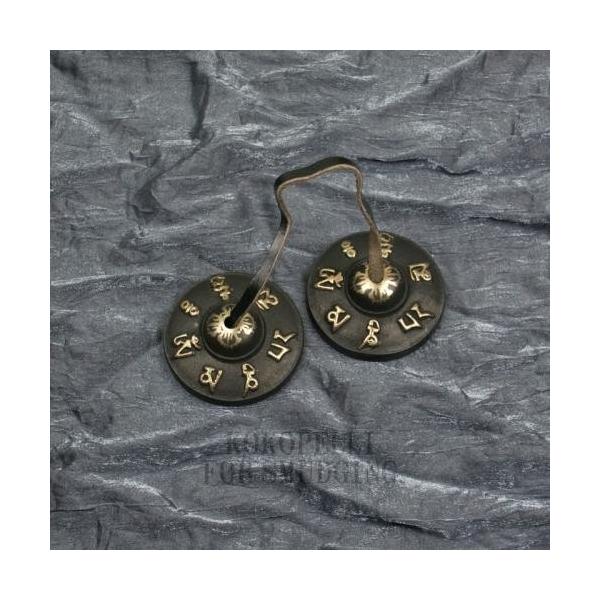 上級グレード品です。安価なインド製とは全くの別物です。厚みがあるのでとても重厚な音が出ます。直径:70mm　高さ:20mm　重量:約235g素材はセブンメタルと呼ばれる7種類の金属(金、銀、銅、鉄、水銀、錫、鉛)を 合わせたものを使用し、そ...