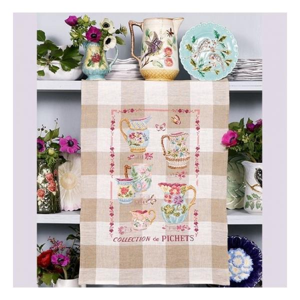 花々も葉も、あなたの針先から生まれ、陶器の上に優しい絵模様を描き出します。このピシェのコレクションに施された、可憐で自然美あふれる意匠は、現代のキッチンにそっと彩りを添える、魅力のひとしずくとなるでしょう。生地サイズ：49x73cmポイント...