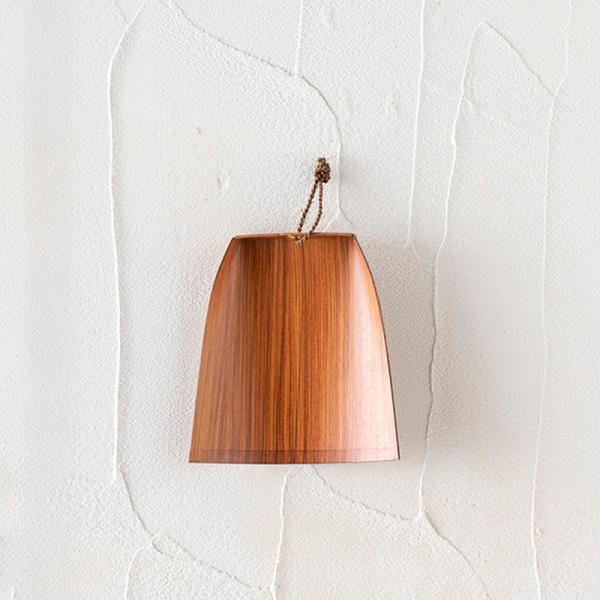 柿渋はりみ塵取り柿渋はりみ塵取り（卓上型）小品番：T1-002商品サイズ全長  17.5cm幅    16.5cmほうきと塵取りによる掃除のススメ日本伝統の塵取り「はりみ」和紙に柿渋を塗り仕上げた伝統工芸品です。静電気が起こらないのでごみが...