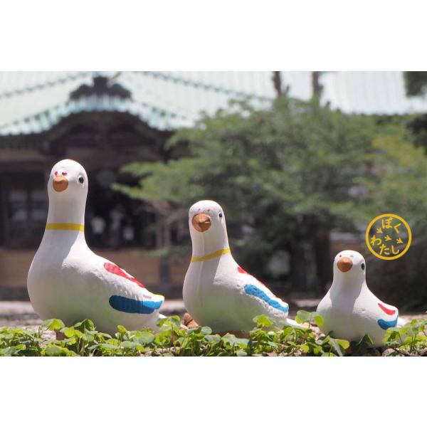 尾崎人形 【 鳩笛 テテップゥ -ぼく/わたし (小)  】■写真：右の一番小さな鳩 ■サイズ：4cm×高さ6cm×奥行8cm ■素材：土／アクリル絵の具（耐水性)■産地：日本／佐賀県神埼町■その他：単品／箱入り／自立可能■尾崎人形について...