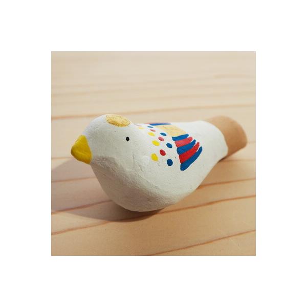 尾崎人形【 土笛 雲雀 -ひばり】■サイズ：幅4cm×高さ4cm×奥行8cm■素材：土／アクリル絵の具（耐水性)■産地：日本／佐賀県神埼町■その他：その他：単品／箱入り／自立可能尾崎人形の伝統色である、赤・青・黄色を配色した水鳥の人形です。...