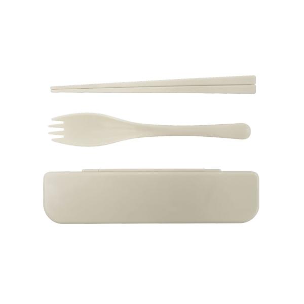 【特長】◎箸、スプーン、ケースのカトラリーセット。◎箸の長さ：約18cm◎スプーンの長さ：約18cm◎スプーンは先端約1.5cmがミニフォークになっています。食べ物を少し刺すこともできます。◎ケース内に箸とスプーンを固定できます。◎持ち運ぶ...