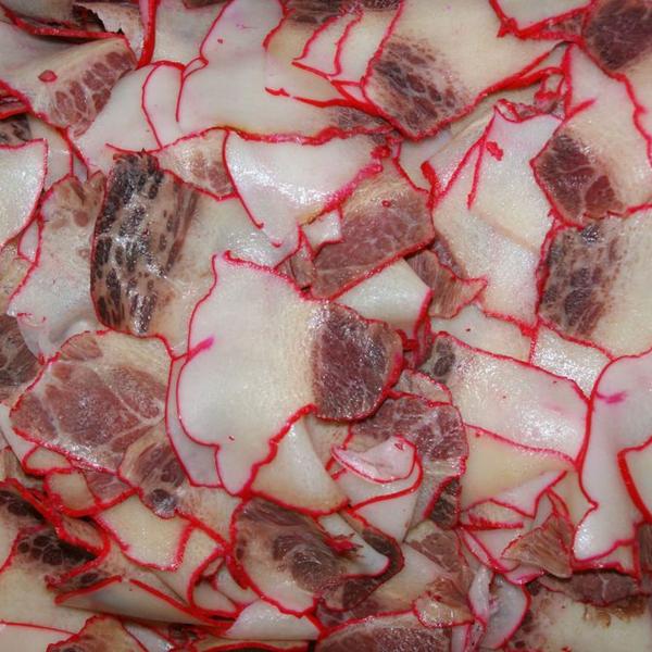 【発売日：2026年07月28日】切り落しで不揃いではありますがお味はまったくかわりません。 薄塩ベースの味付けで鯨本来の旨みを引き出す当店独自の製法で仕上げました。そのままお召し上がりいただいてもおいしいですが、白髪ねぎと鯨ベーコンを刻ん...