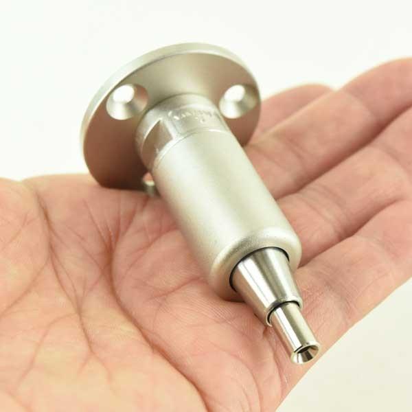 使用ワイヤー径荷重の目安(SUS304 7×7使用した場合）φ1.5〜30kgφ2.0〜50kgφ2.5〜70kg用途：床タイプ：テンショナー／ビス止め材 質  ：ステンレス、シンチュウ、亜鉛ダイガスト、スチール仕上げ：サテン、梨地ニッケル...