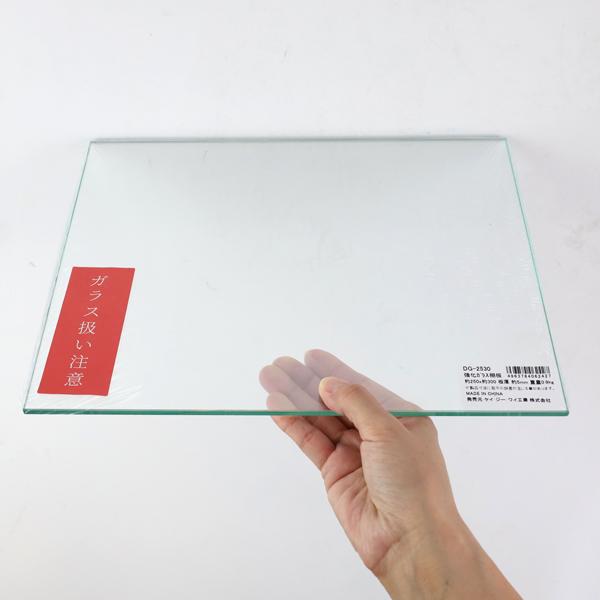 サイズ（mm）:250×300板厚（mm）:5重量（kg）:0.9耐荷重（kg）:20R加工:なし材質:強化ガラス仕様:クリアガラス小口処理:切りっぱなしメーカー名：ケイ・ジー・ワイ品番：DG-2530品名：強化ガラス棚板 250×300 ...