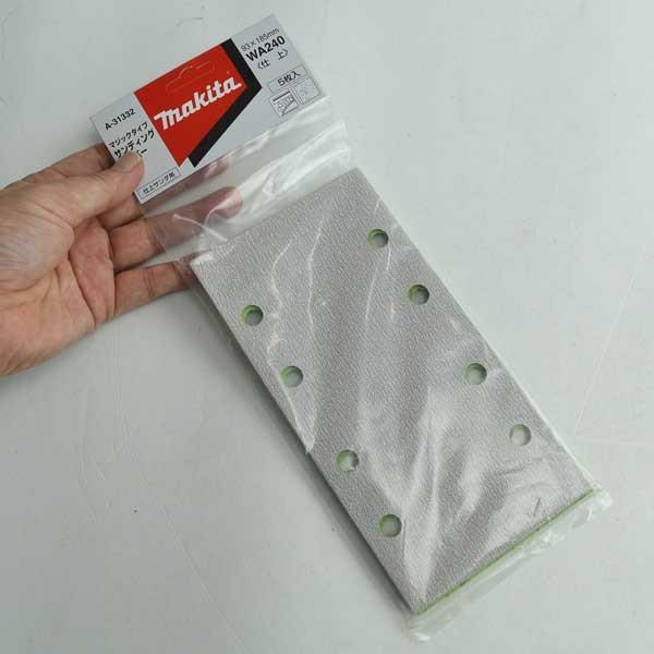 寸法：93×185ｍｍ適合モデル：マキタB03710（B03700)種類：仕上粒度：240メーカー名：マキタ品番：A-31332品名：サンディングペーパー B03710・B03700用 吸じん穴付 マジックファスナ式 仕上240番 5枚入【...