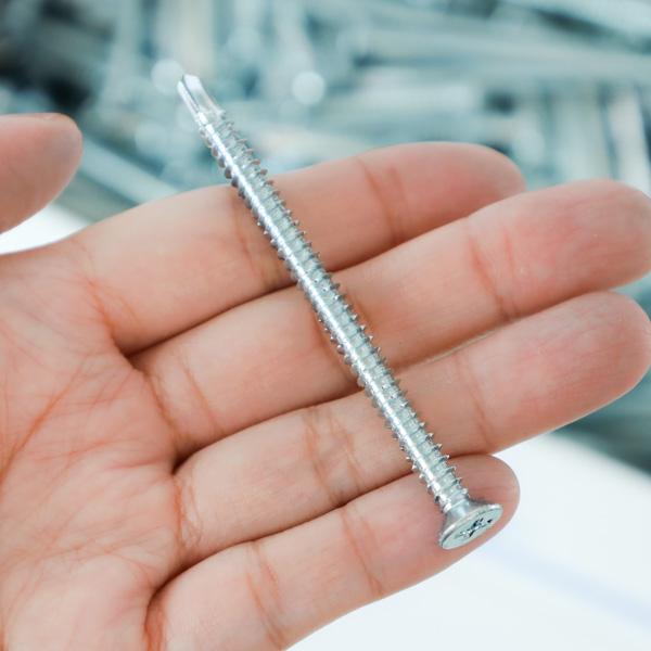 鉄・ユニクロメッキ全ねじ頭径：9mm全長：70mmネジ部の長さ：60mmねじ径：4.8mm適応板厚1.6〜3.5mmメーカー名：コクブ品番：F-5070品名：鉄 ドリルねじ サラ頭 5×70【カート数量１】で【400本】のご購買となります【...