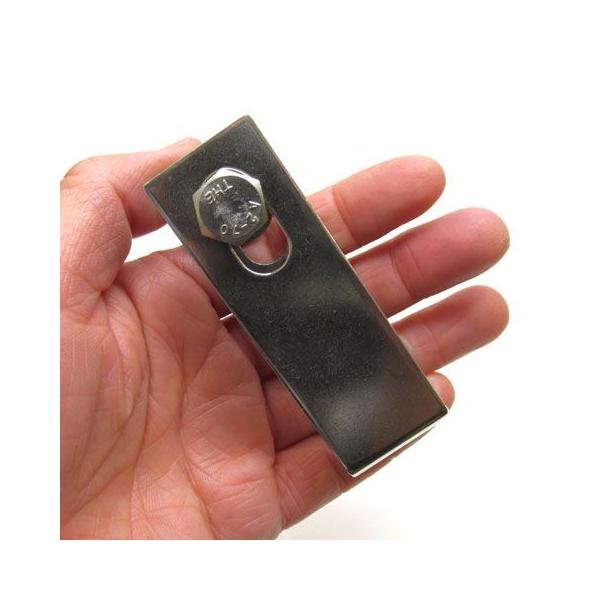 特長  何枚か並んだ網型のグレーチング（溝蓋）どうしをこのクリップで挟んで、跳ね上げ防止や盗難防止に役立ちます。これと併用も出来るシャックル付きアンカー等もございます。  画像内の仕様をご確認ください。サイズはミリ単位です。  品番  GC...