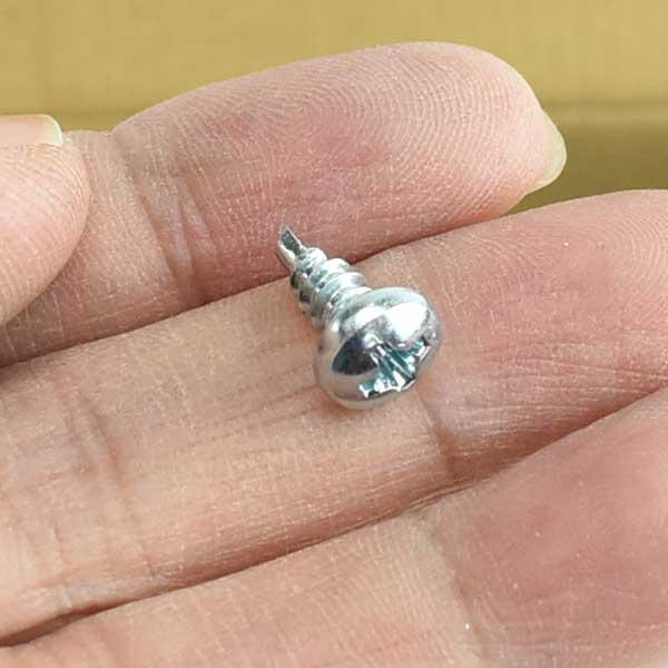 鉄・ユニクロメッキ全ねじ頭径：8mm全長：10mmネジ部の長さ：3mmねじ径：4.2mm適応板厚1.2〜2.3mmメーカー名：コクブ品番：P-4010品名：鉄 ドリルねじ ナベ頭 4×10【カート数量１】で【1000本】のご購買となります【...