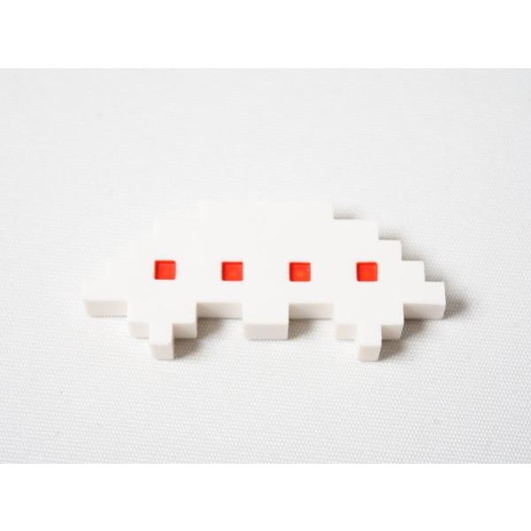 【UFO】生誕30周年記念『スペースインベーダー』　フィギュアマグネット　サイズ(幅)：約5cm　