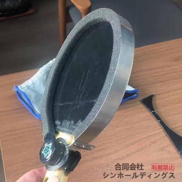 説明:[プロツール]卓球用ラバーカッター ボウナイフセット ラバーシート組み立て用[卓球ラバーカッティングツールセット]ラバーカッター1本.木製ローリングスティック1本.カット防止グローブ1組(ランダムカラー)が含まれています. [革新的な...