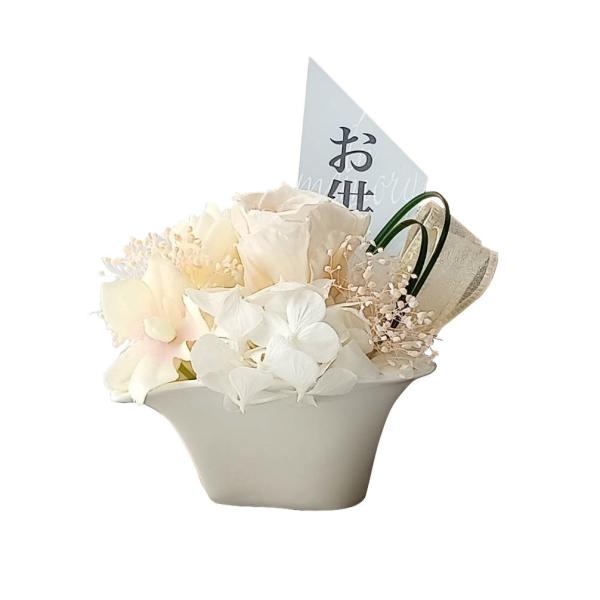 手のひらサイズで場所を選ばずに飾っていただける優しい色味が特徴のミニ仏花アレンジです。贈り物に最適です。