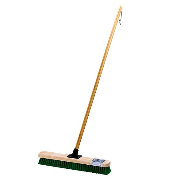 現場や厨房などでのハードな使用にも耐えるプロ御用達のタフな床ブラシ