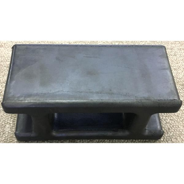 繋ぎ合わせて好きなサイズに組合せできる。ゴム製で、濡れても滑りにくく安全。