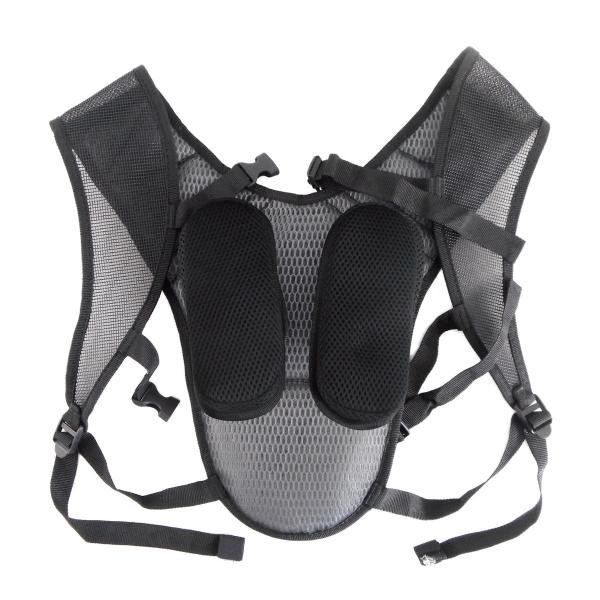 フルハーネス着用時でも風の通り道を確保！