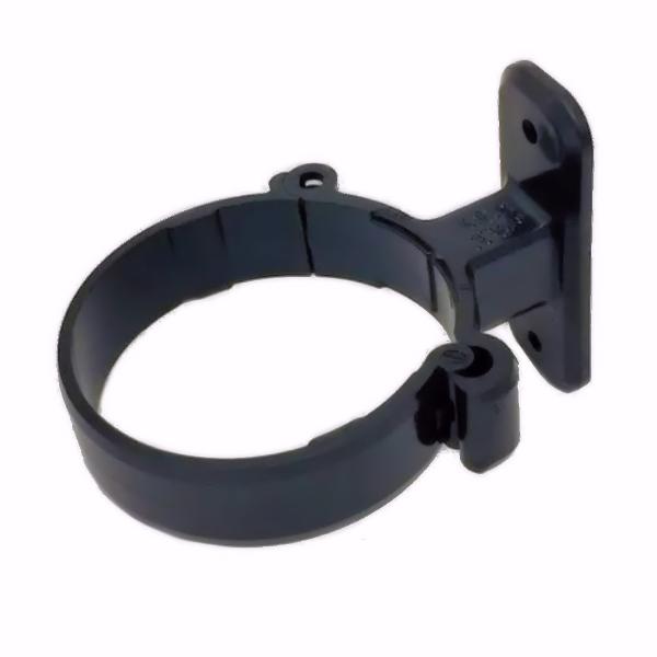 積水雨樋エスロンの竪樋を固定する樹脂金具です。