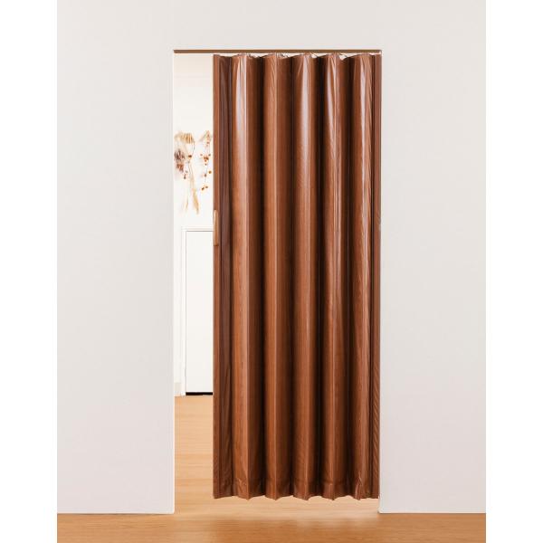 木目調でしっかり間仕切るパネルドア