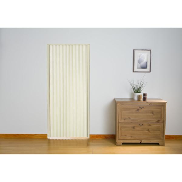 柔らかい光を取り込むプリーツドア