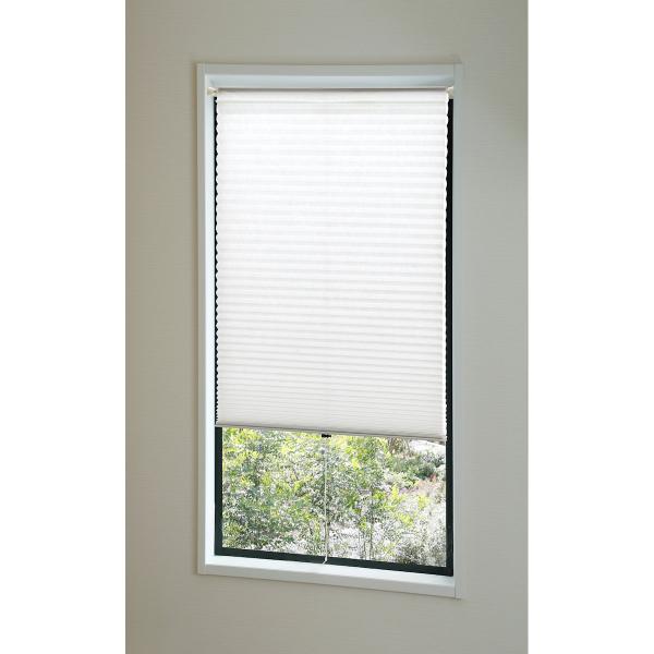 断熱効果４２．８％。ハニカム構造で窓からの冷気や熱を防いで省エネ効果。<br>突っ張りポールで簡単取り付け。壁に穴をあけなくても設置が可能です。